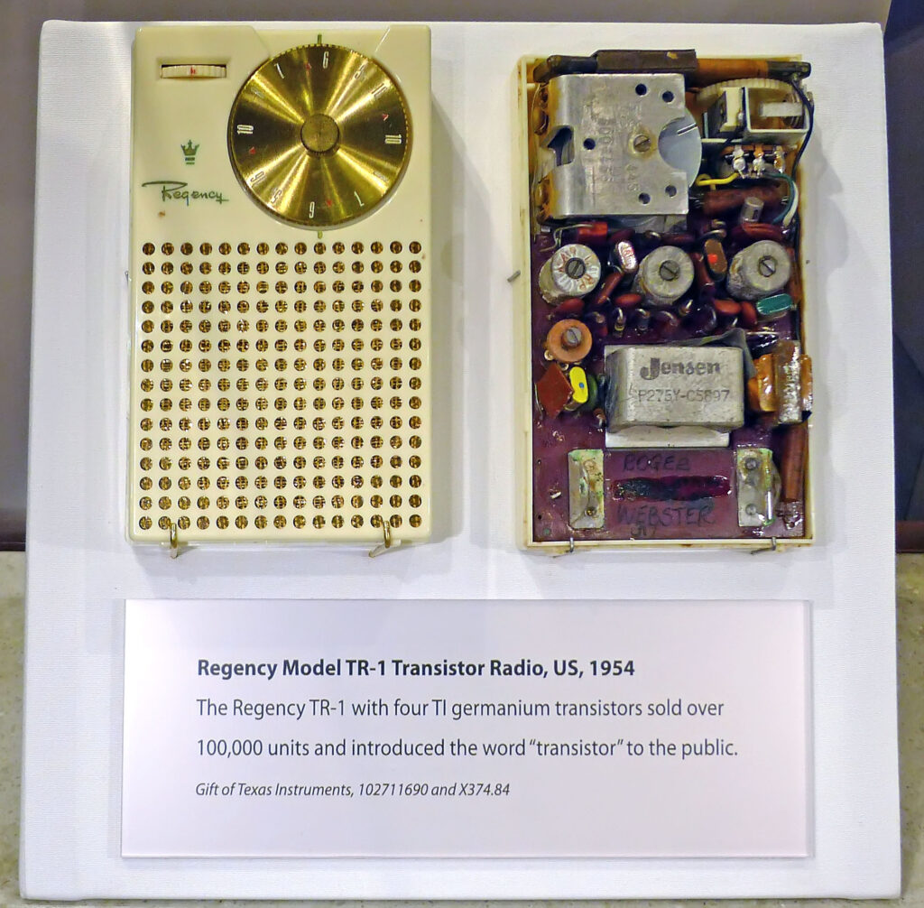1954: invention de la première radio à transistor ...